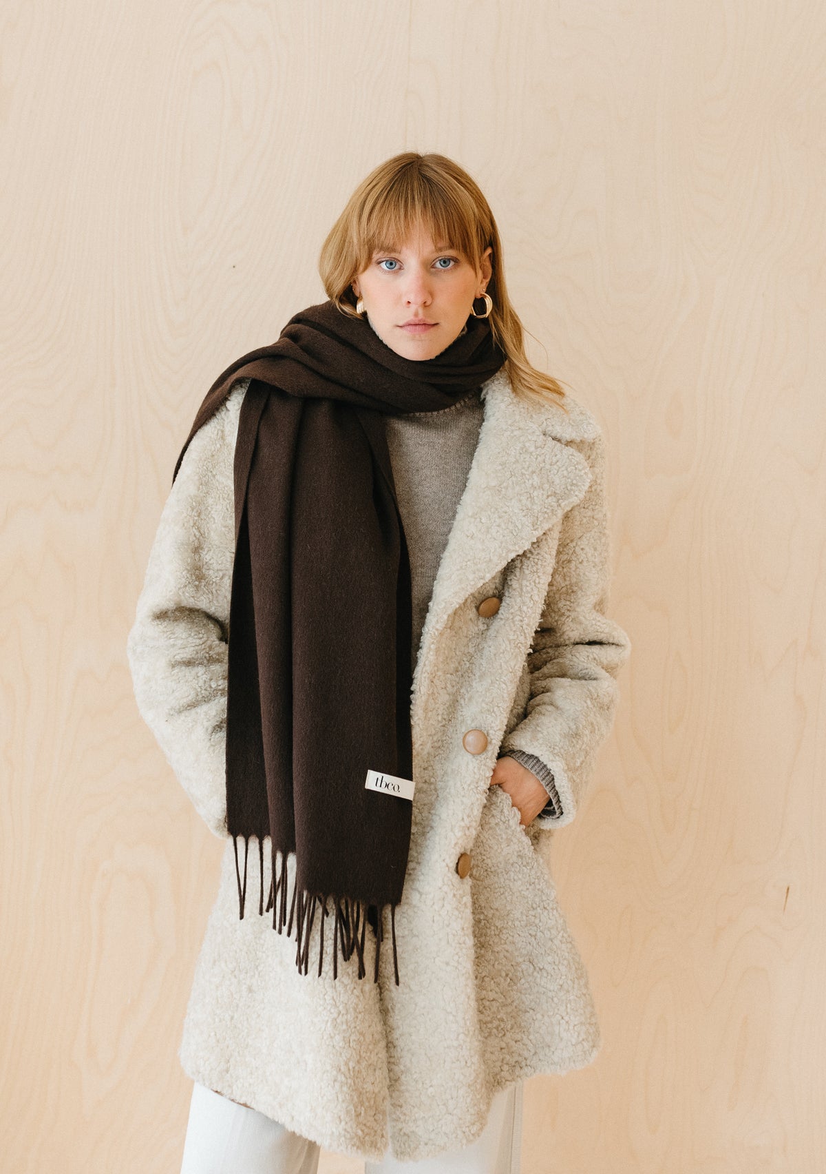 Lambswool Oversized Scarf in Chocolate – TBCo