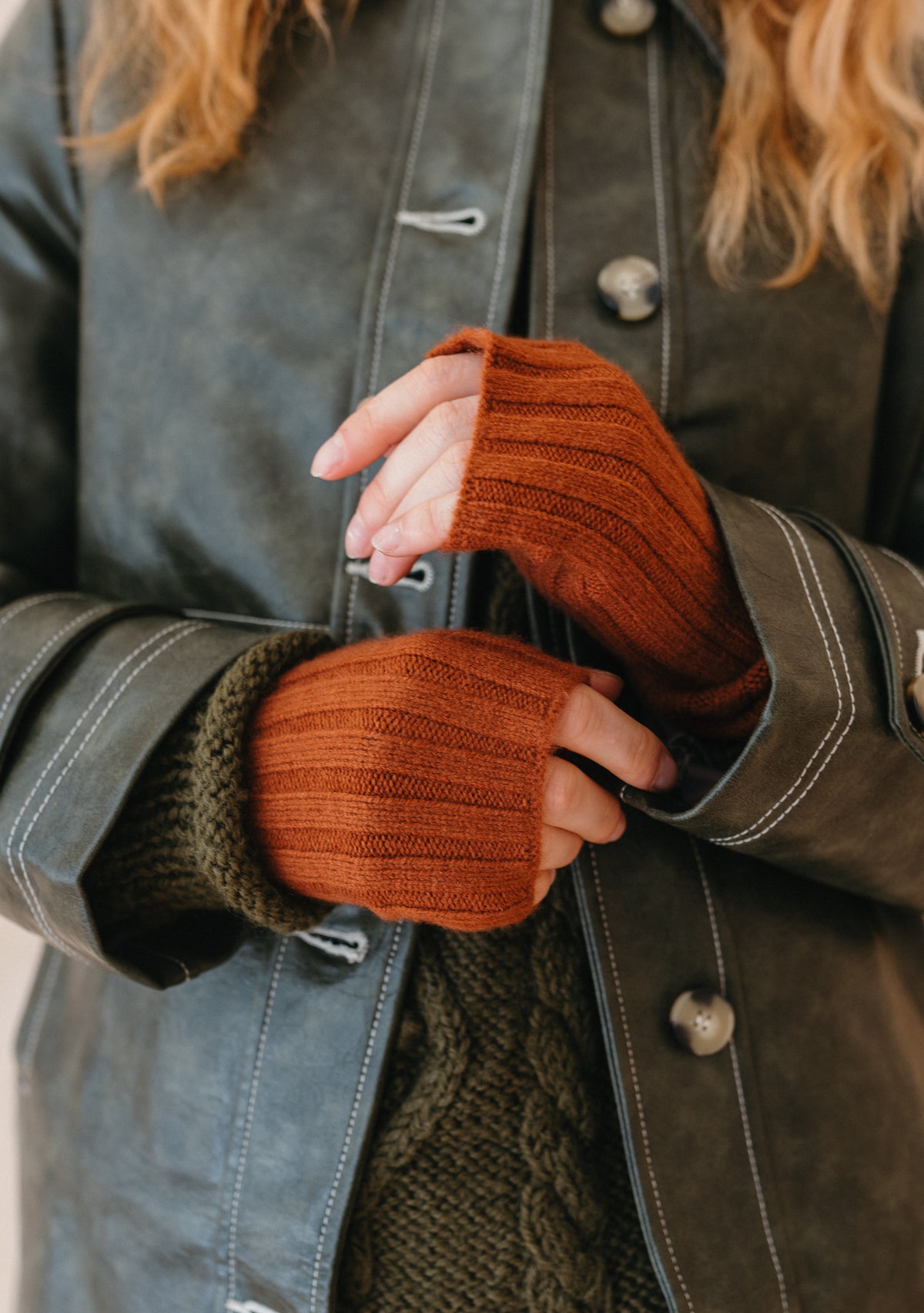 Cashmere & Merino Wrist Warmers in Rust – TBCo